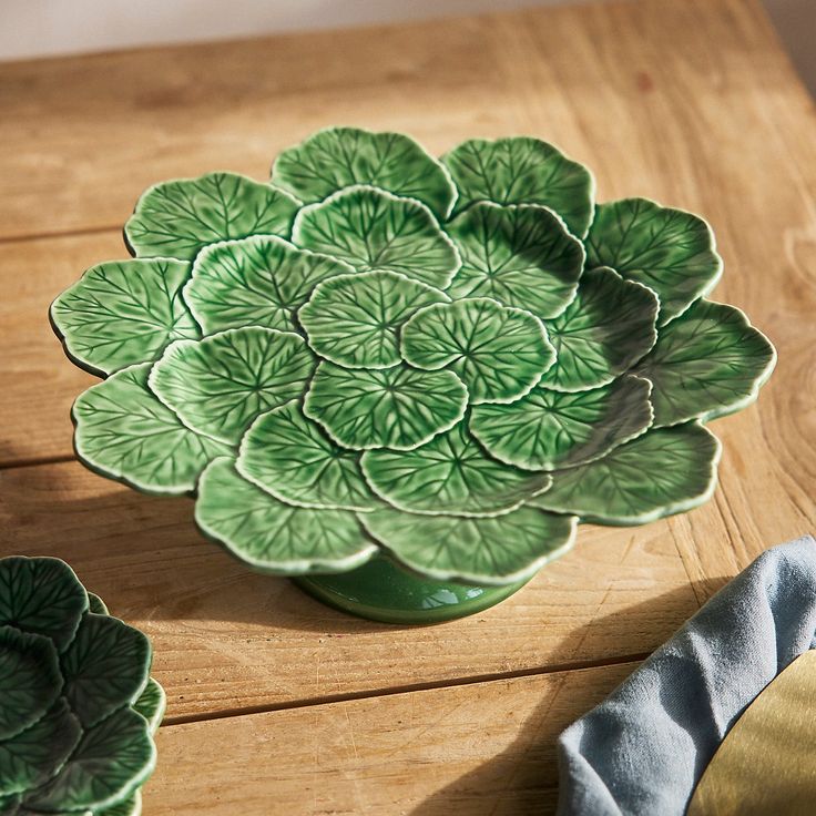 Bordallo Pinheiro Geranium Cake Stand – Portugalia Sales Inc